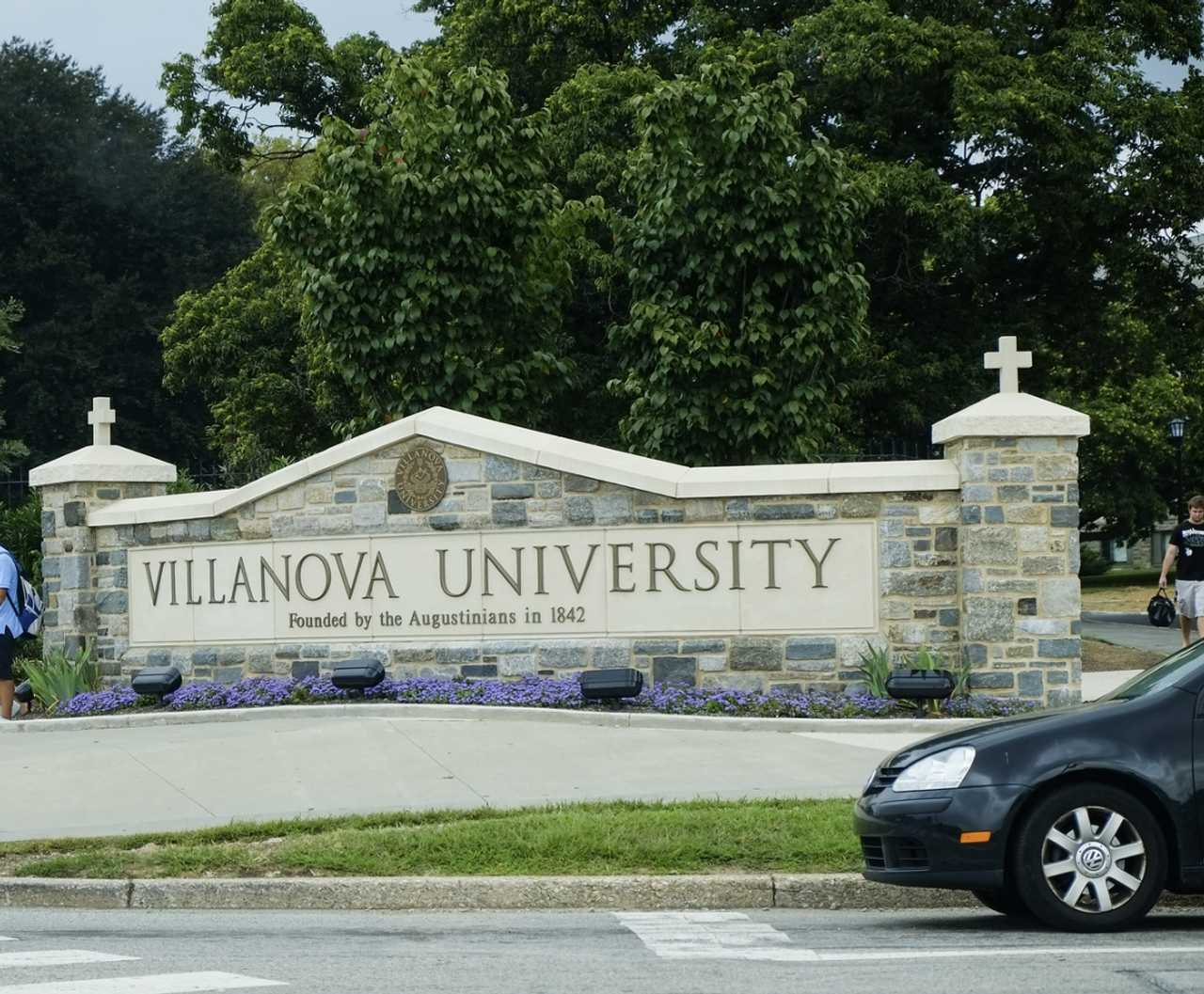 Villanova closes campus after threat, FBI investigating