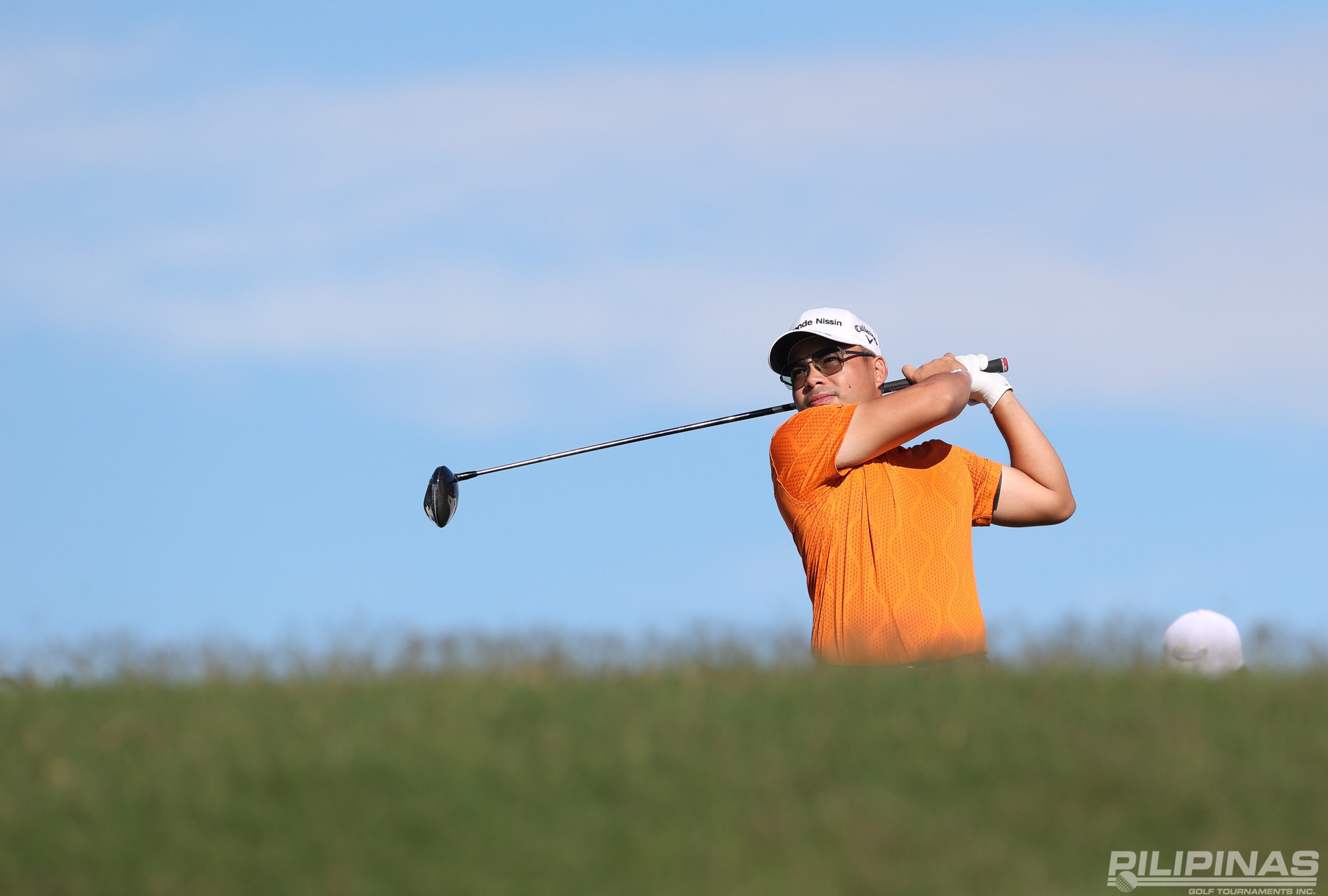 Tabuena leads Philippine hunt of rich golf pot