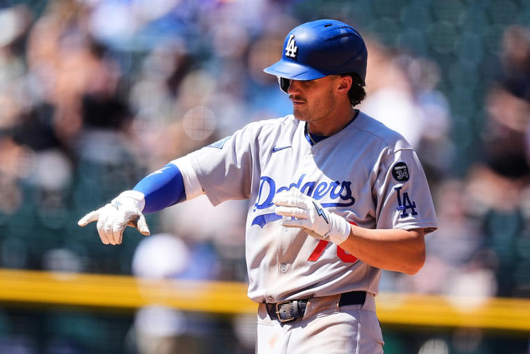 Freeman hits 2-run homer in 1st inning, Kershaw wins 4th straight start as Dodgers beat Rockies 9-5
