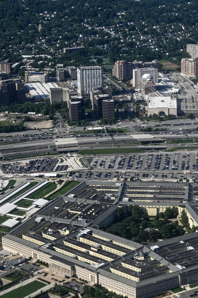 Kentuckian considering Democratic Senate run gets security clearance ...