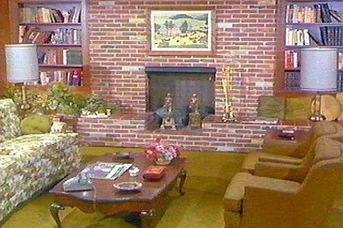 10 Sitcom Living Rooms from the 1960s That Made Us Ask: Where’s the ...