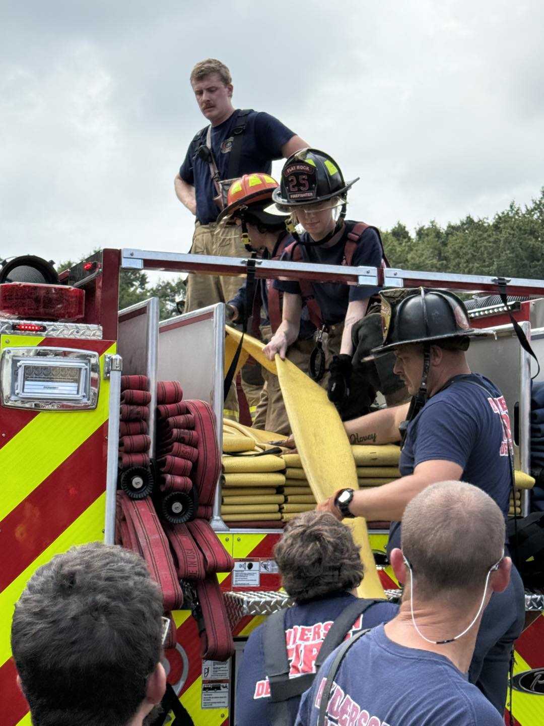 Fire burns at Upstate apartment complex