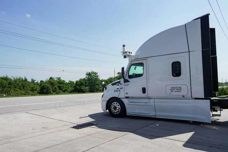 What it's like to ride in a self-driving 18-wheeler in Katy as Bot Auto ...