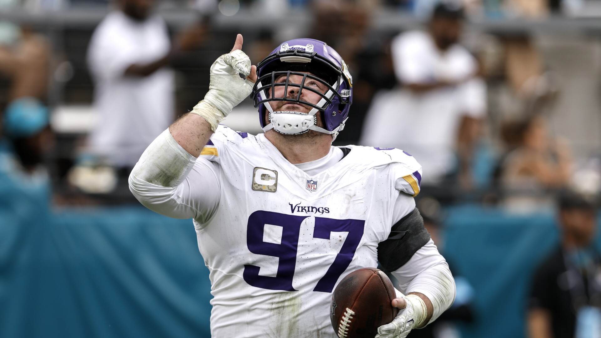 Jets announce Harrison Phillips trade, cut two players