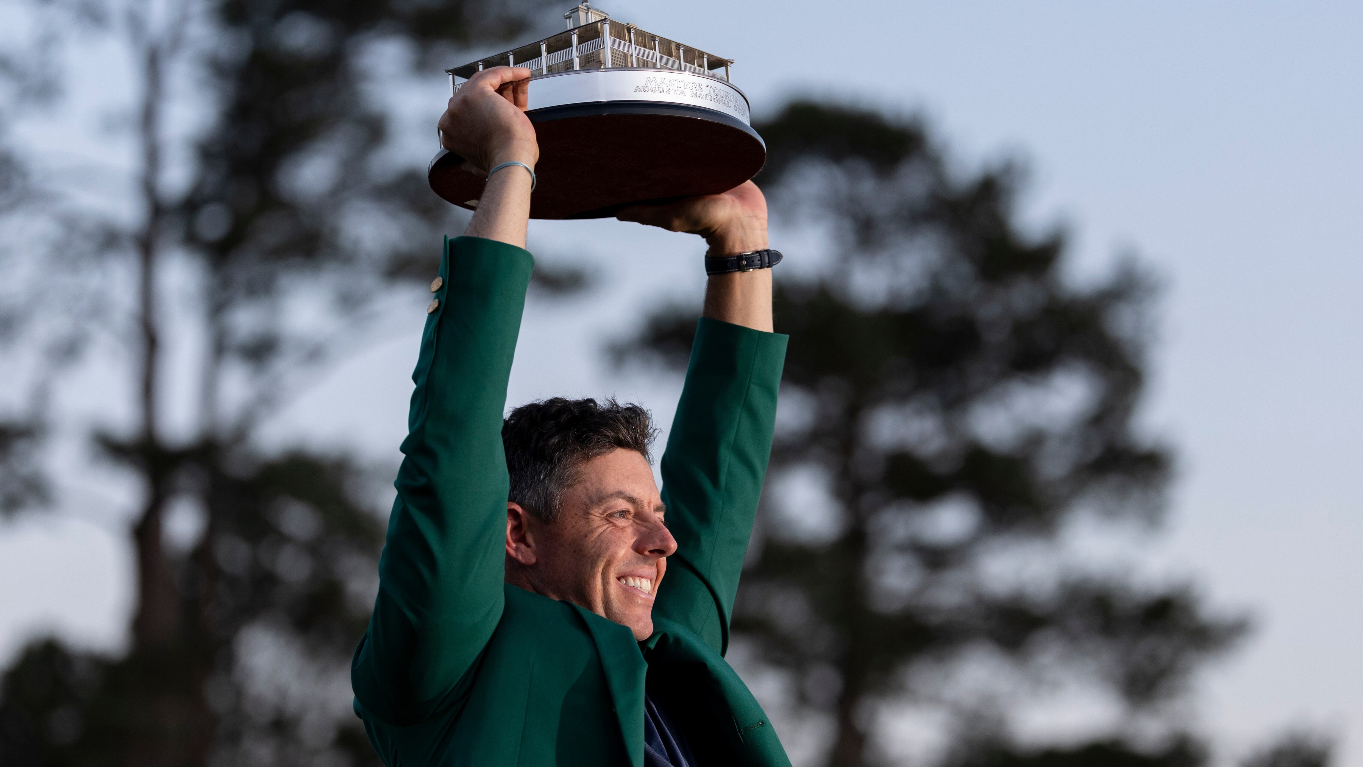 McIlroy loves signing Masters flags more than wearing the green jacket