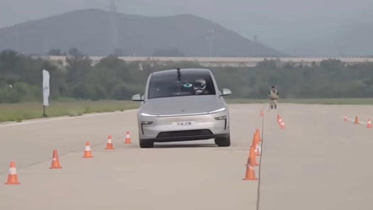 Tesla Model Y L Aces Elk Test at 72 MPH Fully Loaded