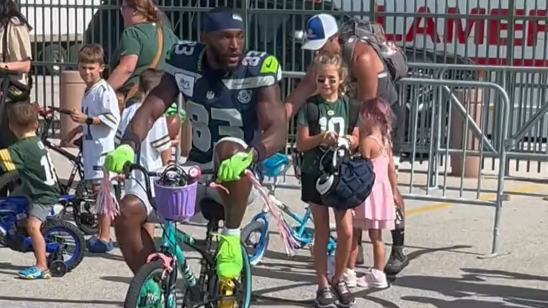 Seahawks WR Dareke Young borrows Green Bay little kid's bike to ride to ...