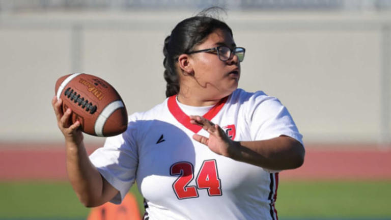 Photos: Vista del Lago vs. Cordova in California JV high school flag ...