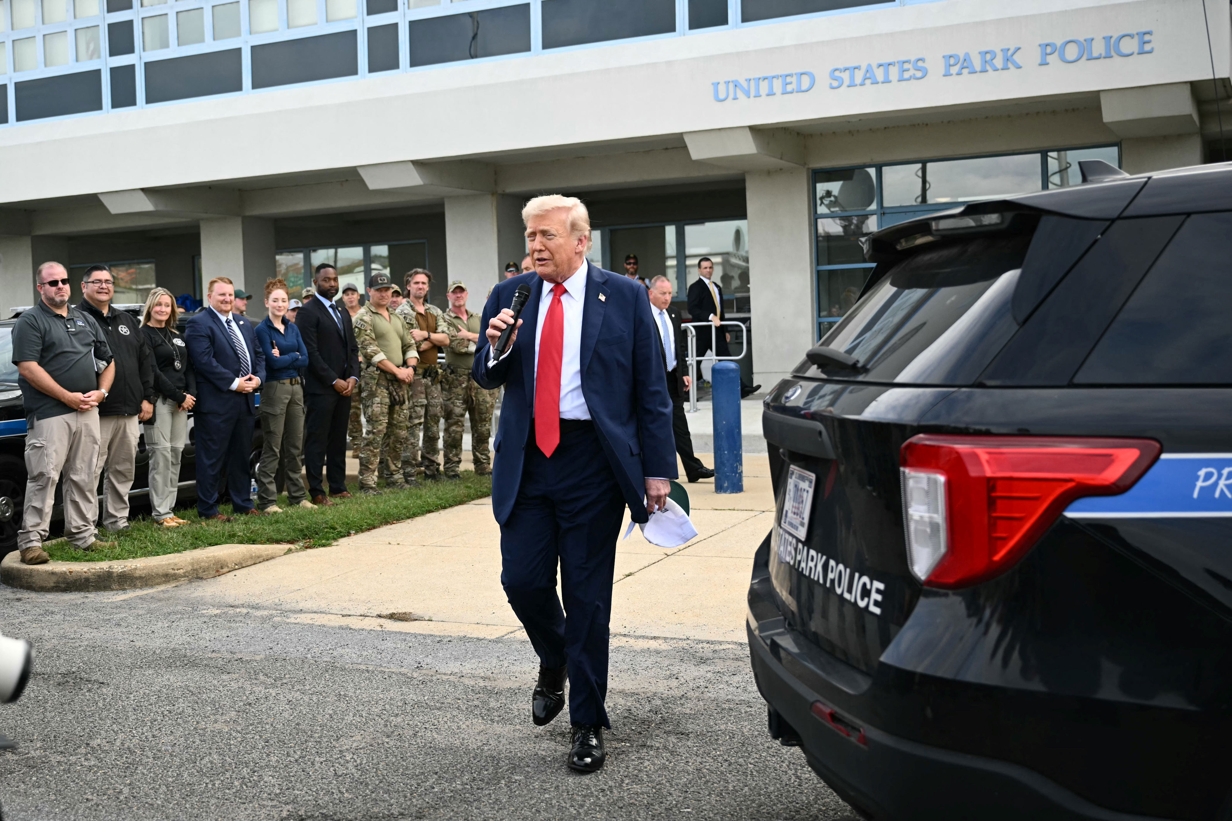 Trump thanks officers and National Guard troops in D.C. stop