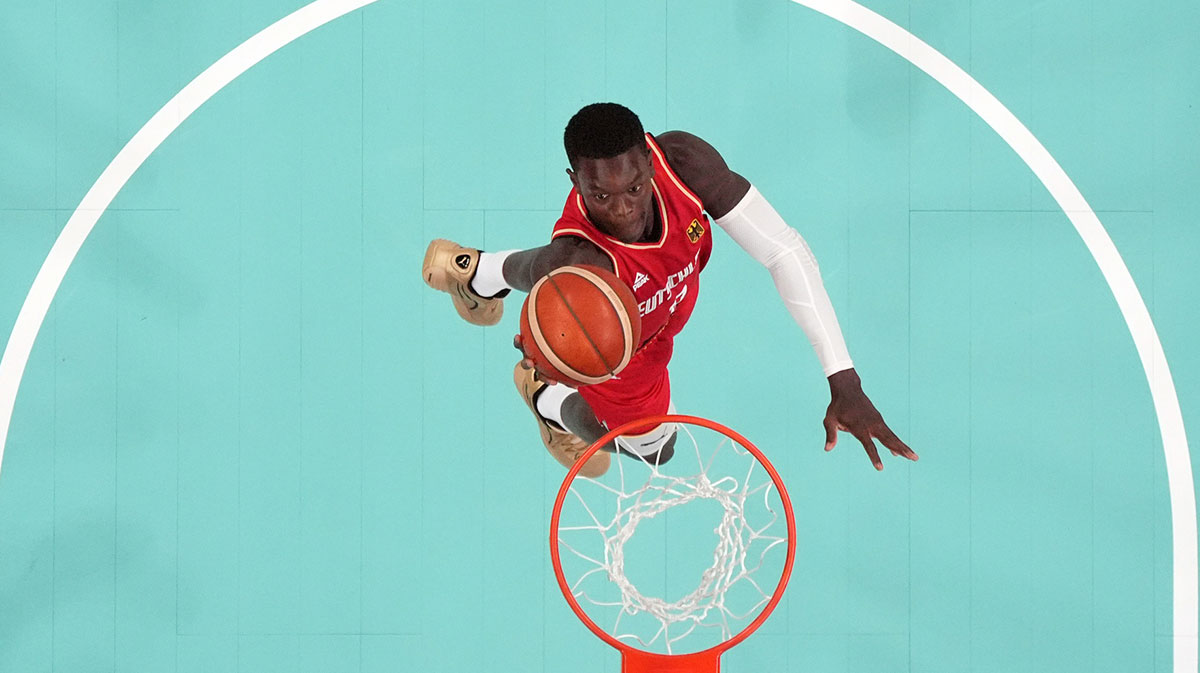 Dennis Schroder leads Germany to win with incredible game-winning shot