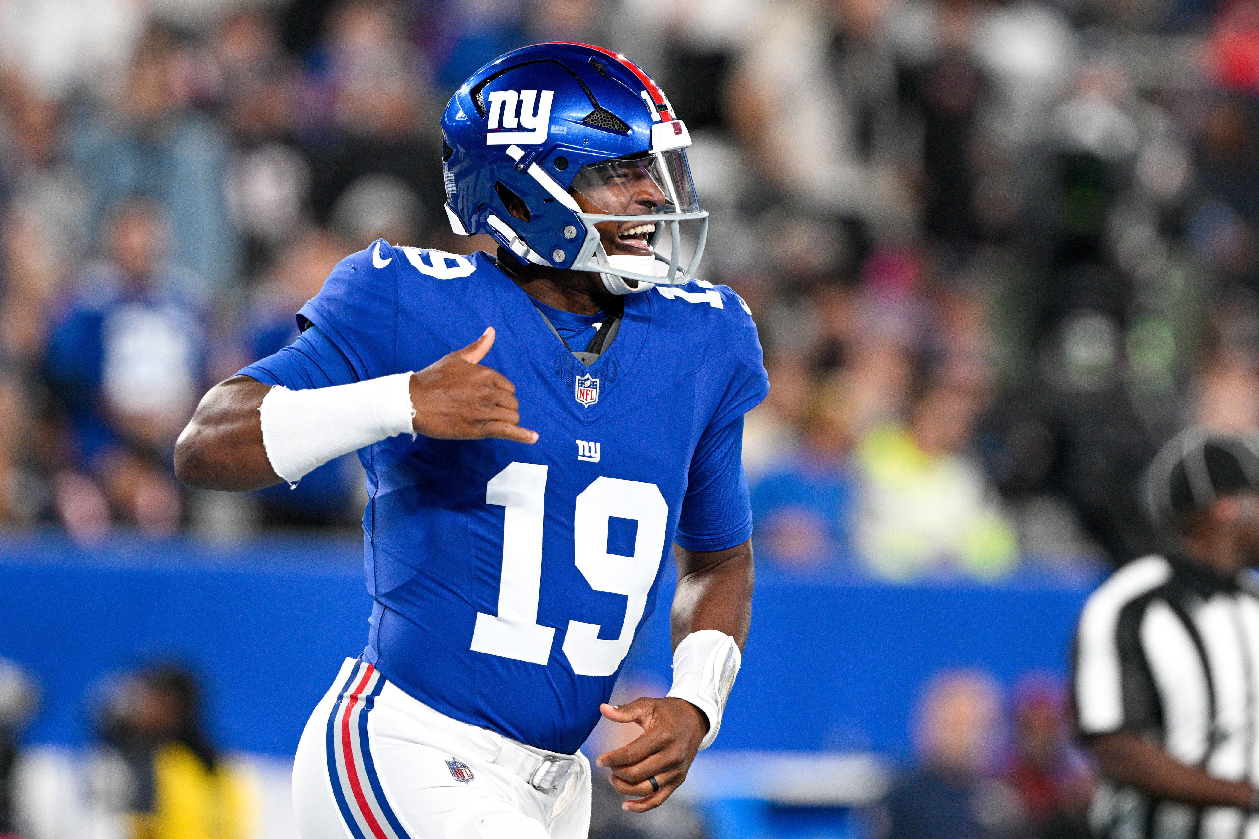 Animated New York Giants QB 'really trying to fight people in the ...