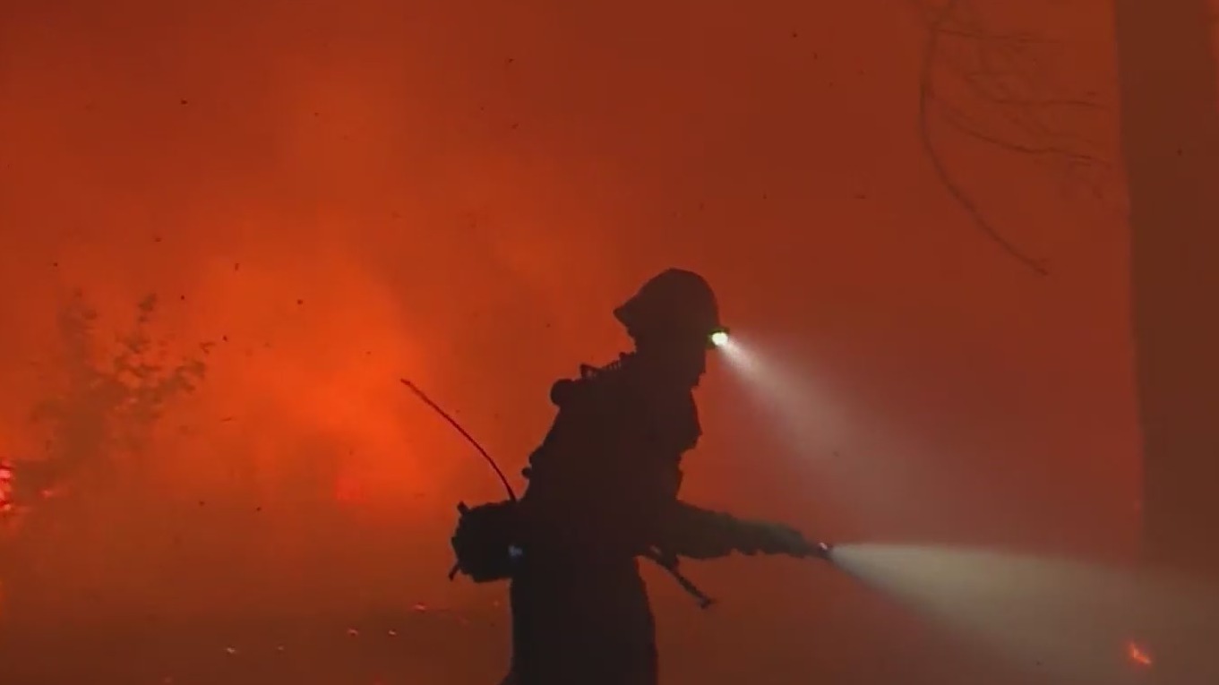 Firefighters continue to battle Coyote Fire in El Dorado County