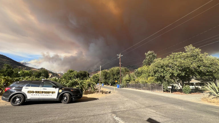 Calistoga vegetation fire triggers evacuations