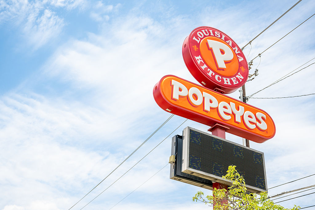 Louisiana Woman Says Popeyes Manager Assaulted Her With Hot Chicken ...