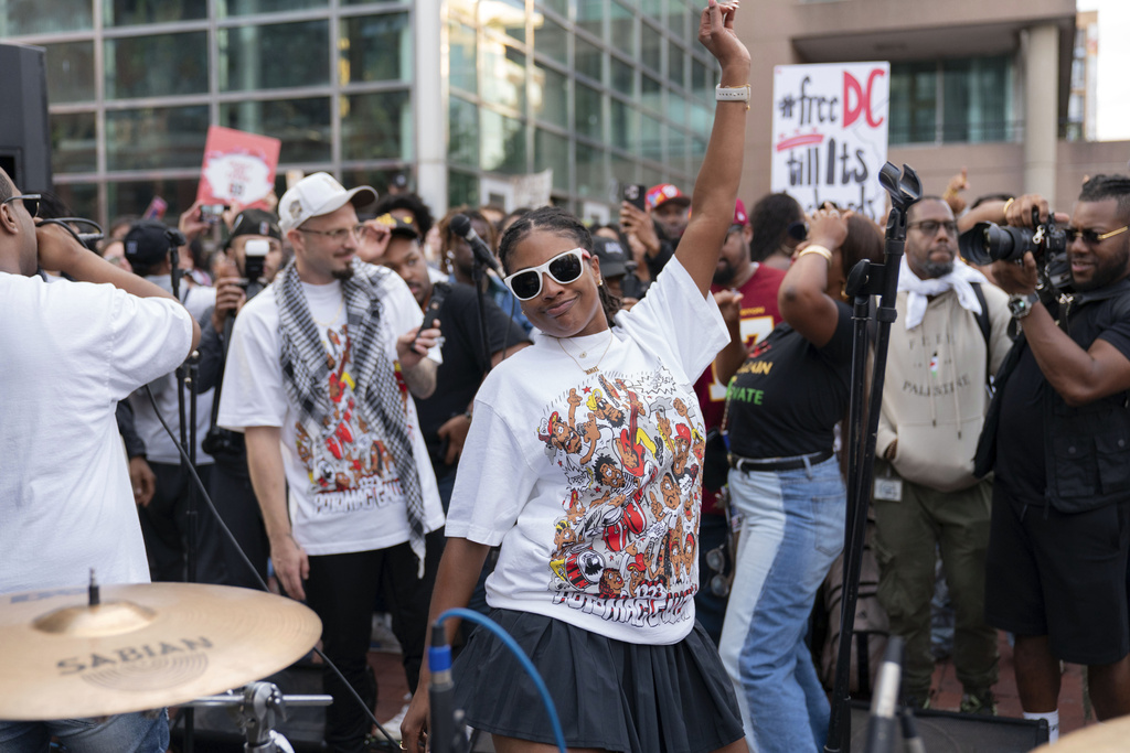 Trump's crackdown in DC leaves residents on edge as federal agents set up checkpoints