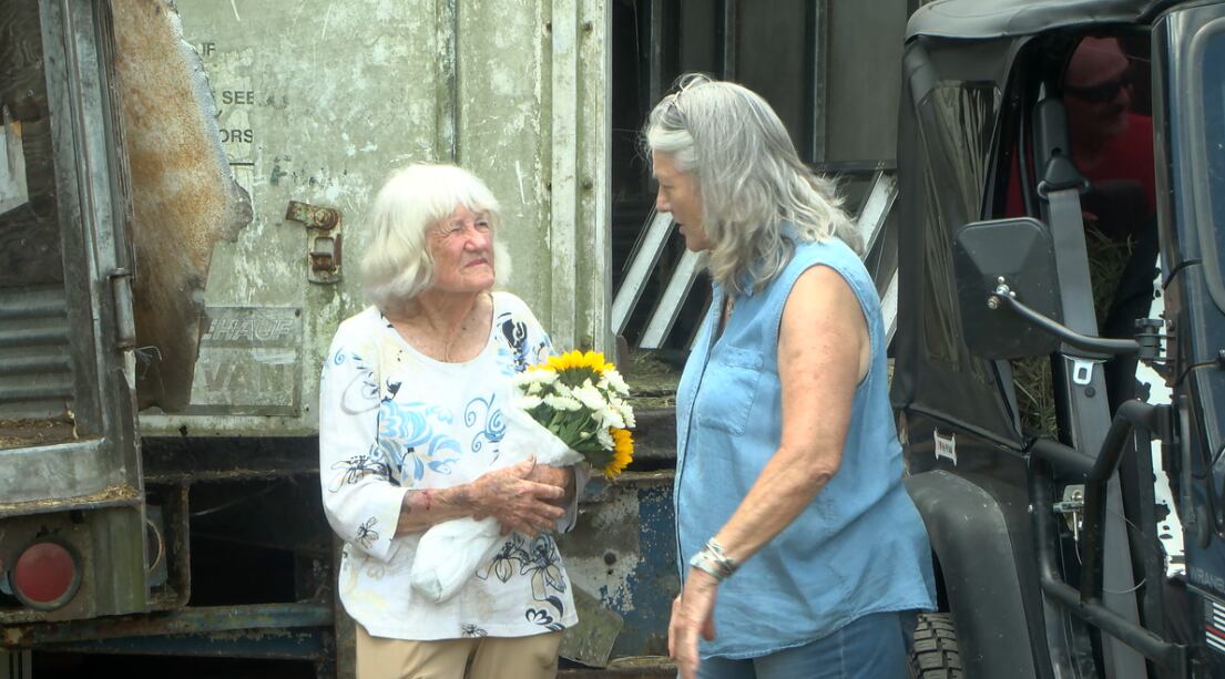 ‘It’s disgusting:’ Venice shows support after 92-year-old attacked ...