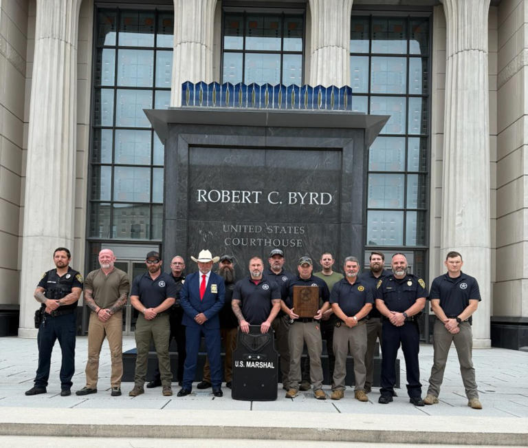 Officers receive special honor for violent fugitive arrest