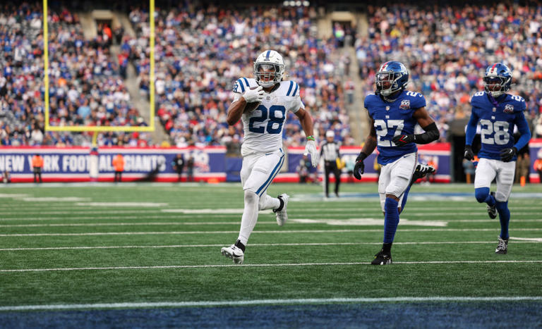 2025 Best NFL Running Backs: Saquon Barkley, Derrick Henry Lead Top 10 ...