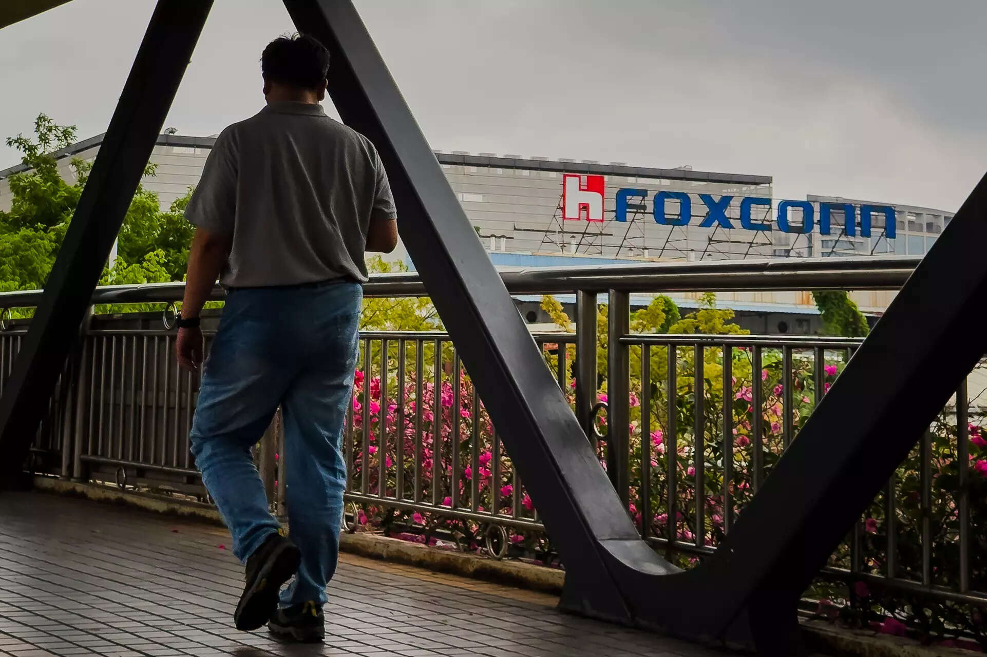 Foxconn China subsidiary pulls 300 more engineers from India
