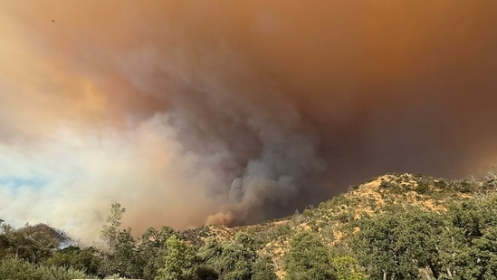 Pickett fire map, evacuation update: Videos show massive blaze near ...