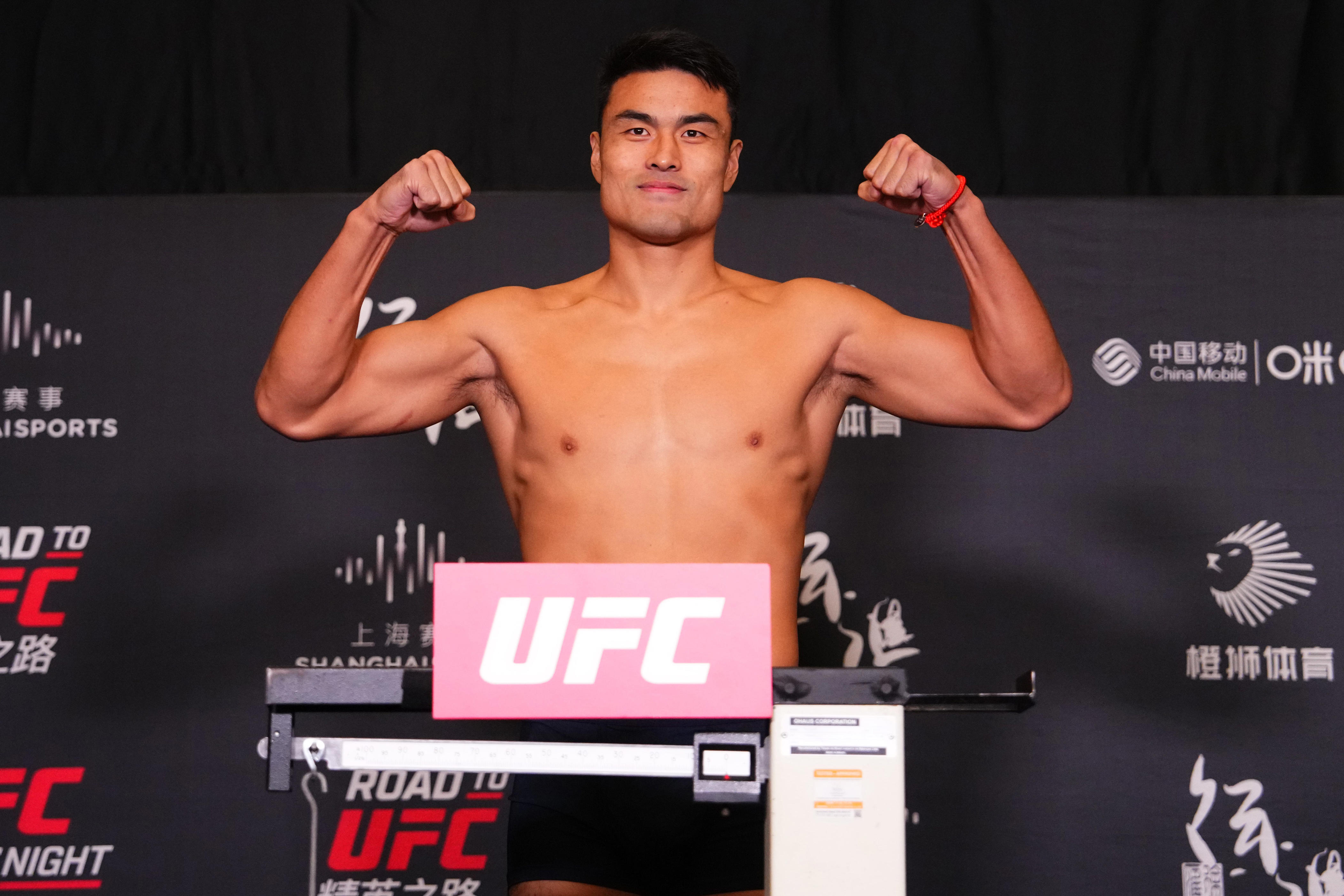 Johnny Walker vs. Zhang Mingyang prediction: 'Mountain Tiger' taming ...