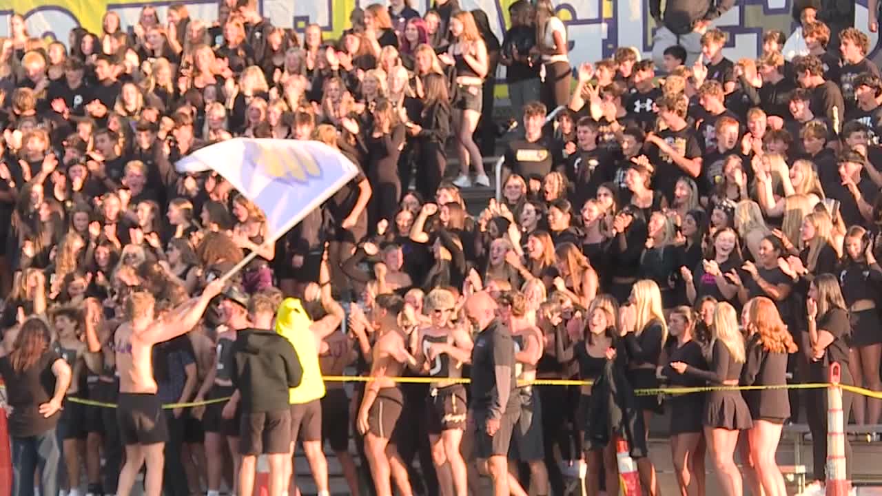 Avon team pays tribute to late football star Jeremiah Kelly before ...