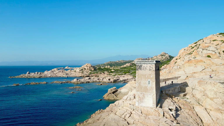 Cette randonnée en Corse dévoile un paradis inattendu aux eaux ...