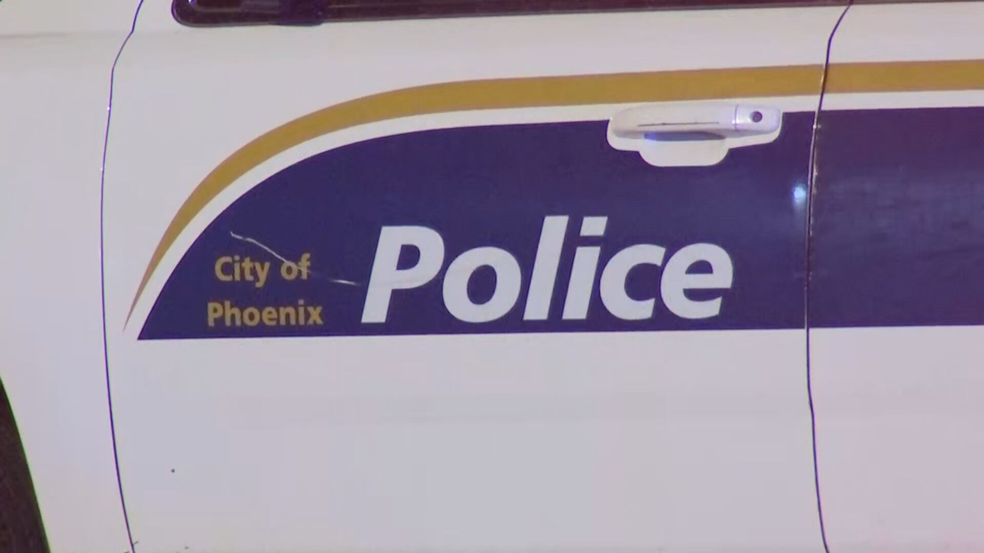 Man dead, woman seriously injured in head-on crash in Phoenix