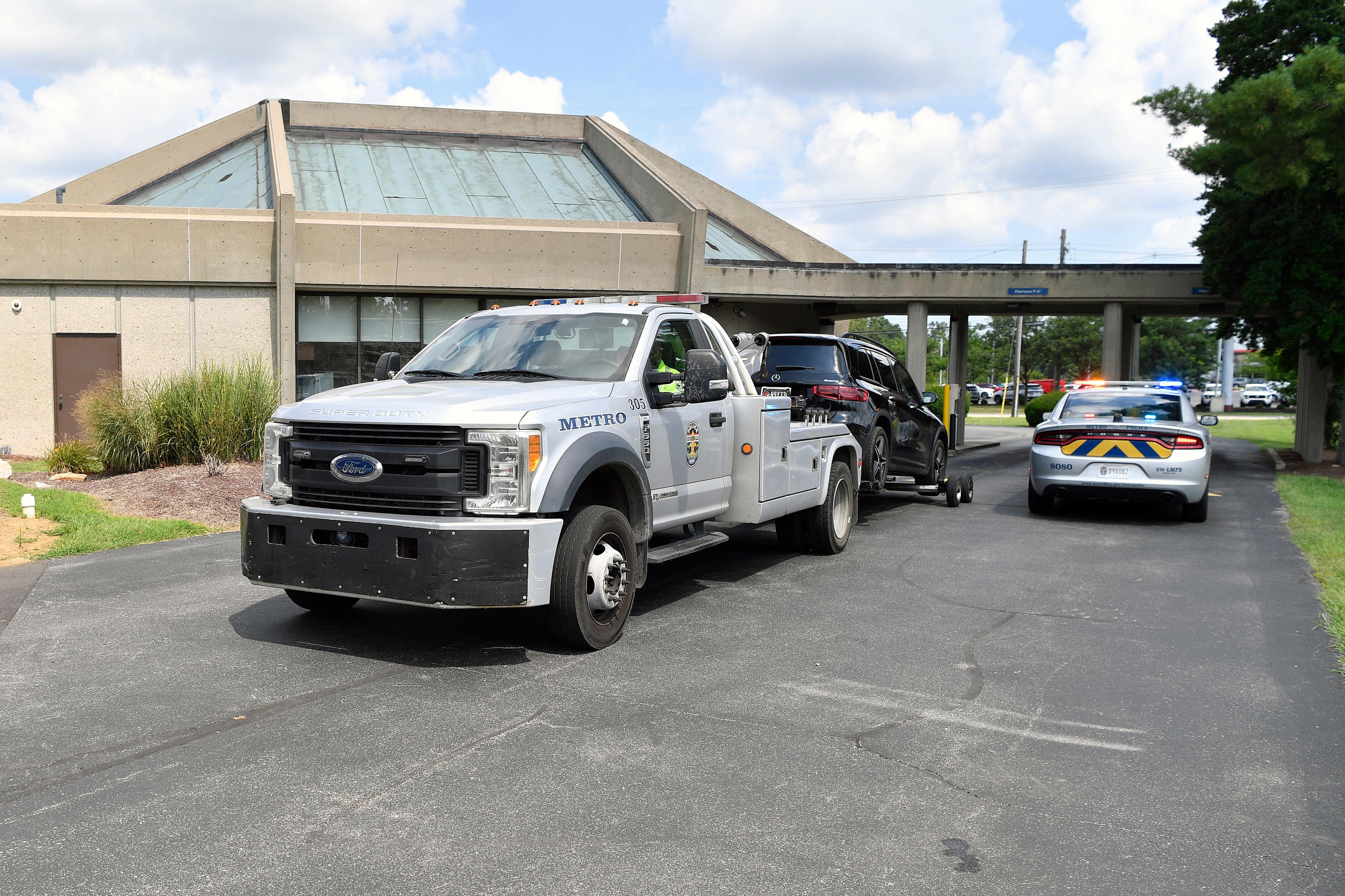 Police arrest man accused of abducting 3 people, robbing east ...