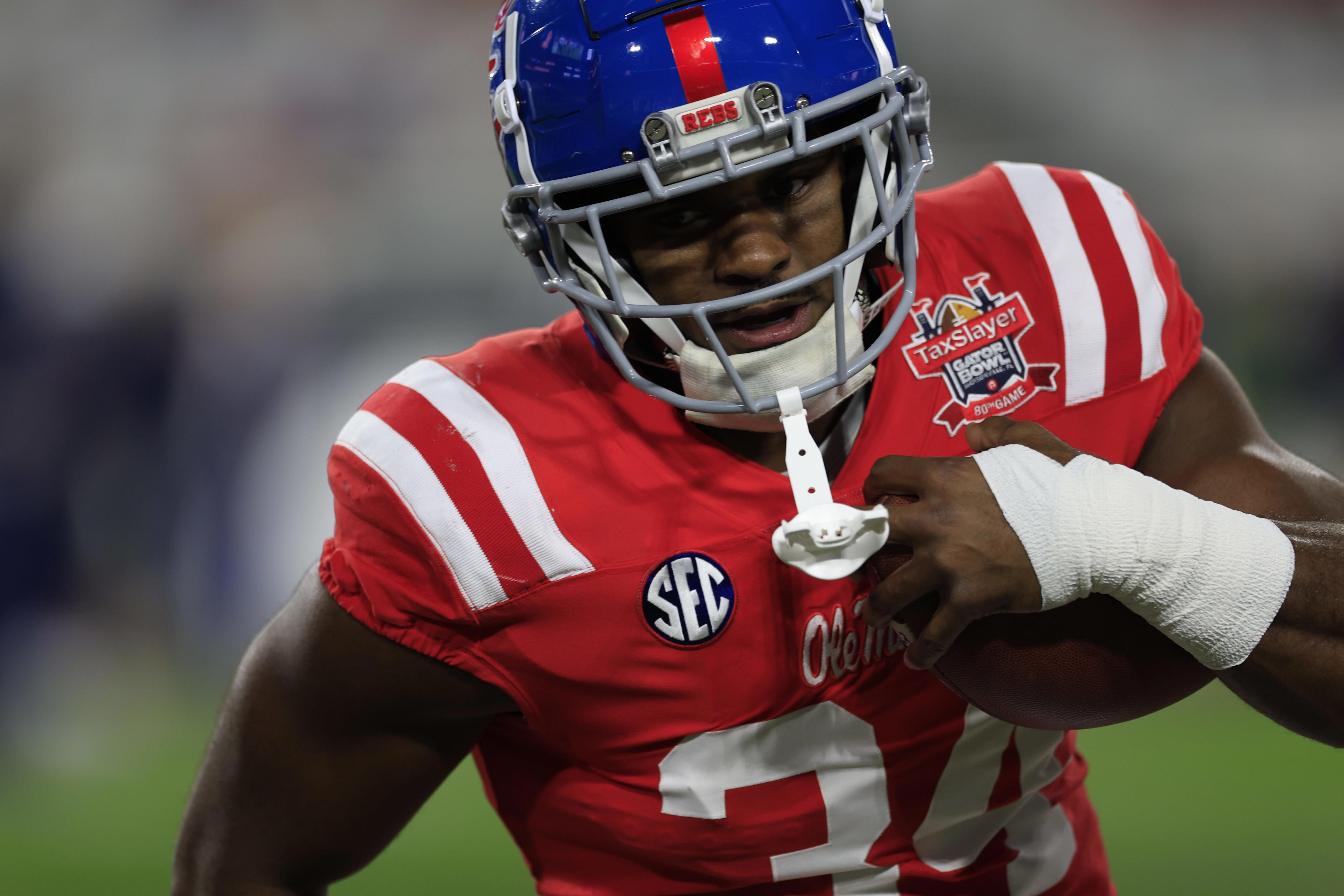 Ole Miss football LB Tyler Banks receives Chucky Mullins Courage Award ...