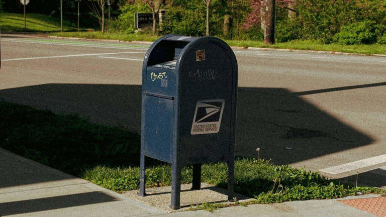 Man used USPS keys to get into Warner Robins mailboxes, steal checks ...