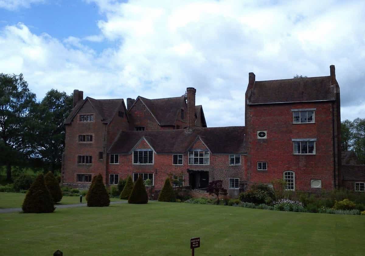 Buildings With Secret Hidden Rooms