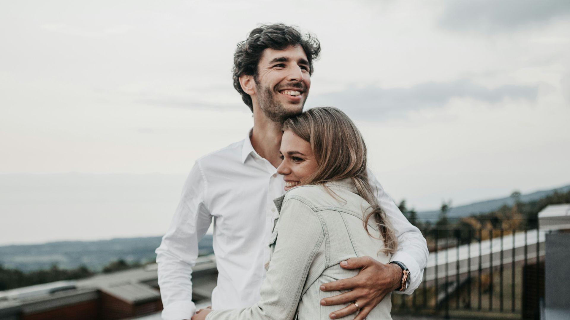 20 astuces qui font tomber les gens amoureux