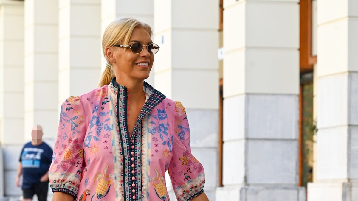 Η Σάσα Σταμάτη με το ιδανικό καλοκαιρινό φόρεμα
