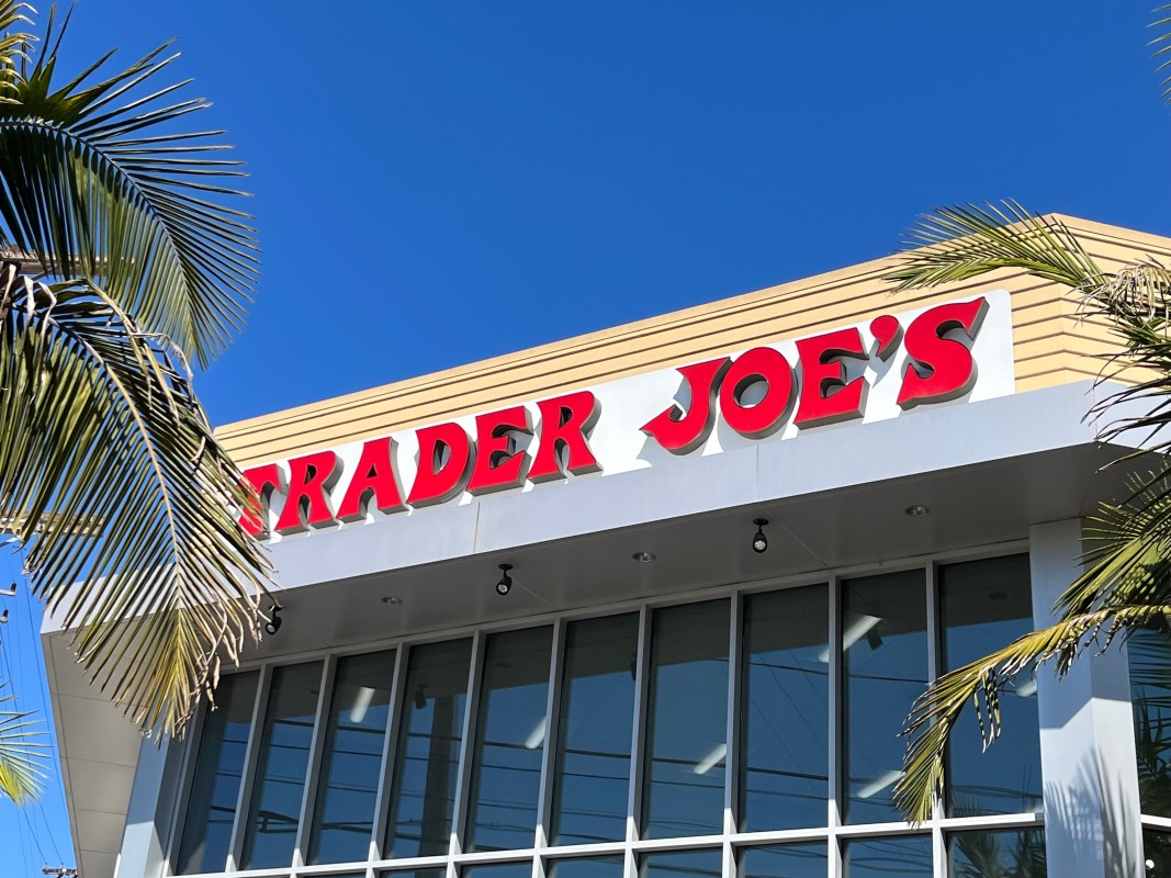 Trader Joe’s ‘Super Refreshing’ New Drink Tastes Just Like a Starbucks ...