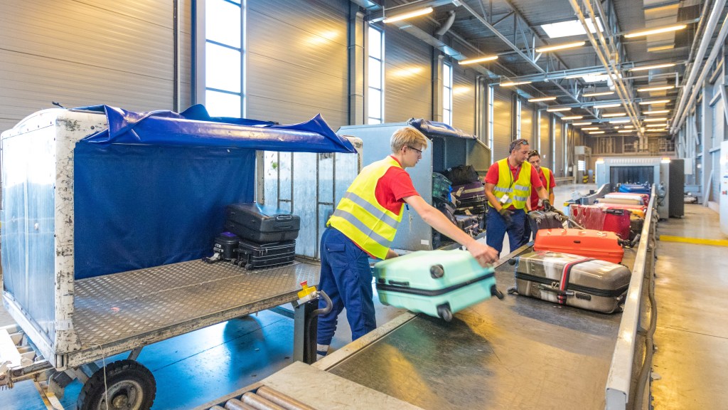 Baggage handler warns flyers not to pack item often mistaken for an ...