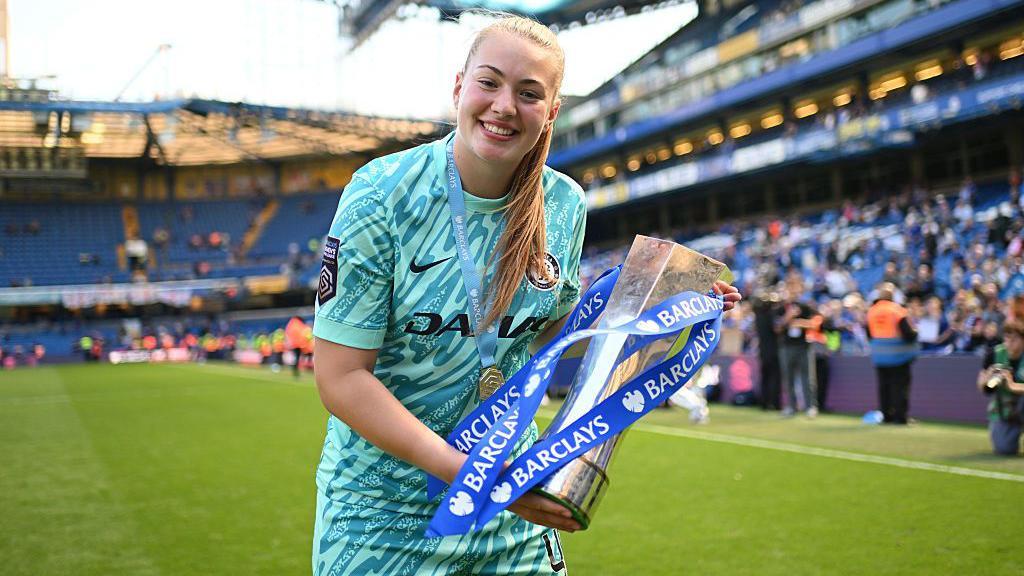 Aberdeen sign goalkeeper Cox from treble winners Chelsea