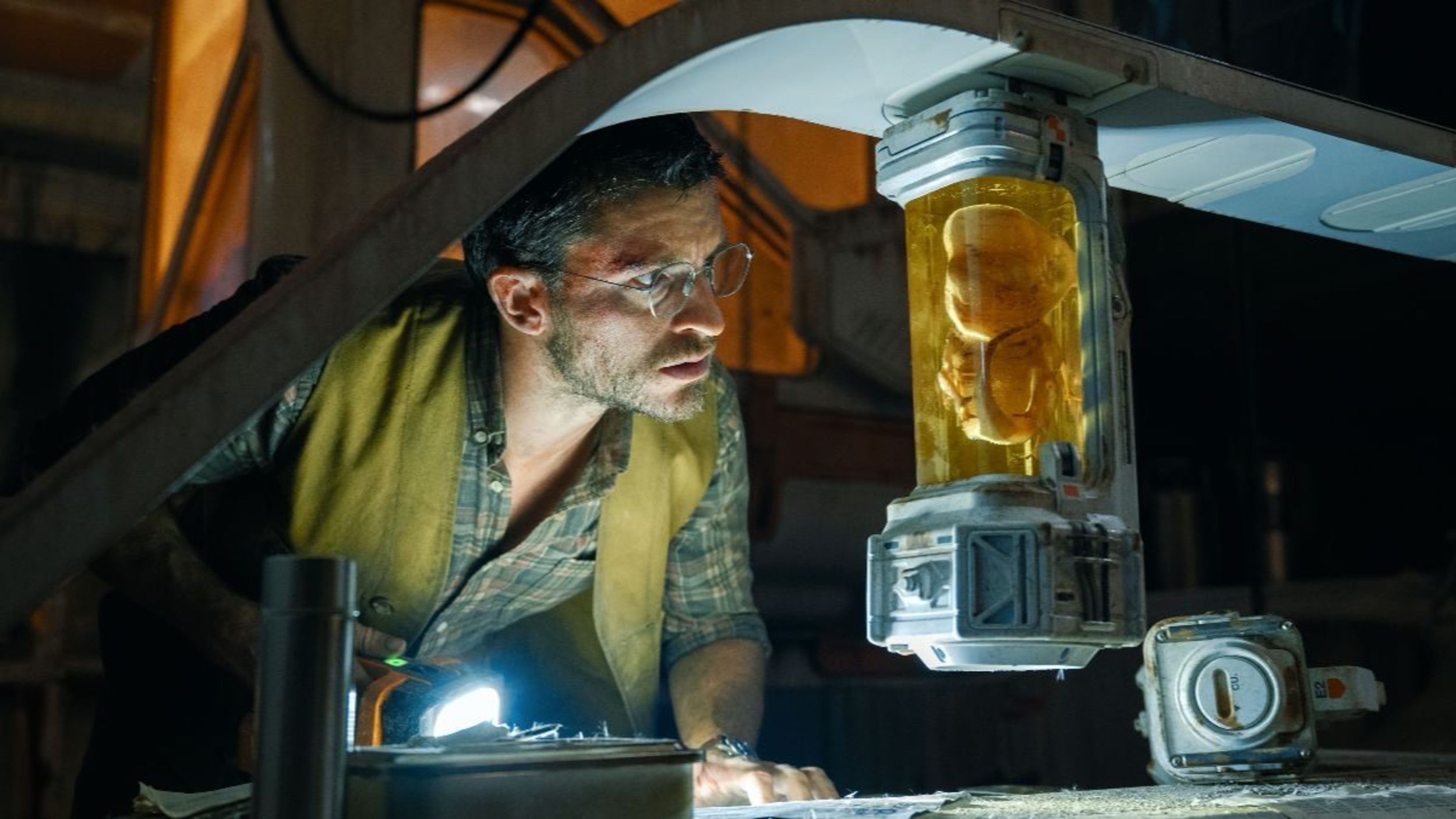 Jonathan Bailey on Wading in Mangroves and More in JURASSIC WORLD REBIRTH