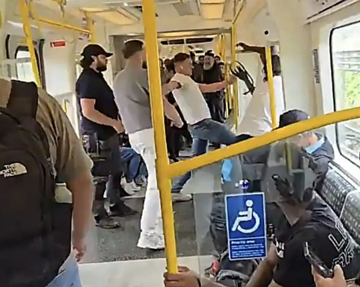 Tube passengers facing arrest over ‘assault’ of naked man who exposed ...