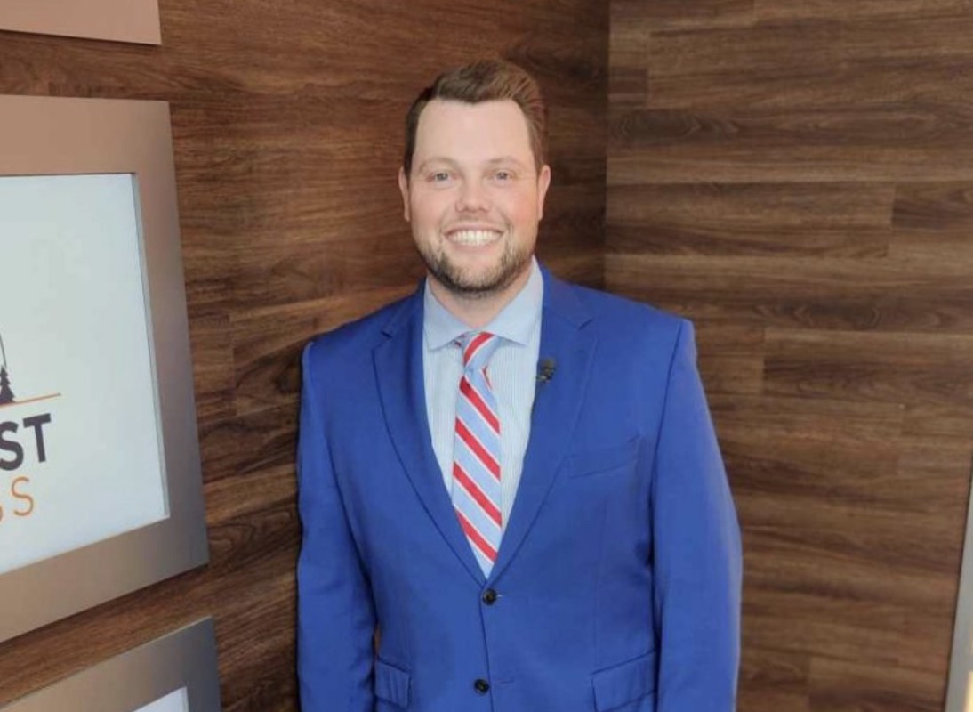 Flood of support for Rochester meteorologist who texted family during ...