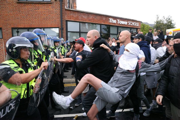 Residents left scared in Epping due to 2 different reasons as protests ...