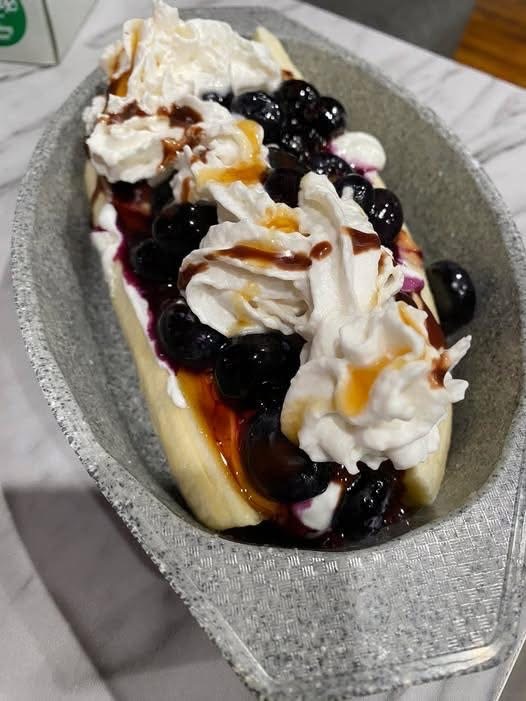 banana blueberry split