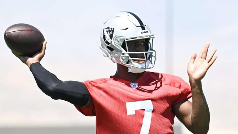 Geno Smith, Maxx Crosby Were Seen Flipping Seahawks Fans Off at ...