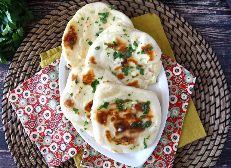 Naans au fromage express