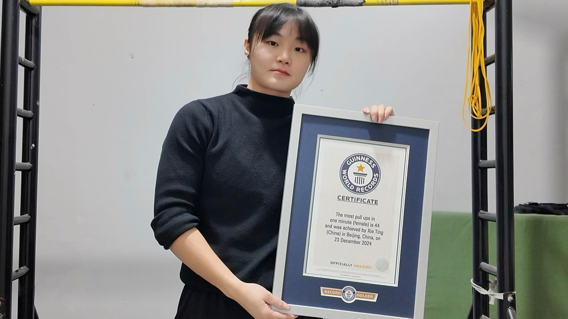 Fitness influencer sets new pull-up world record and inspires women in ...