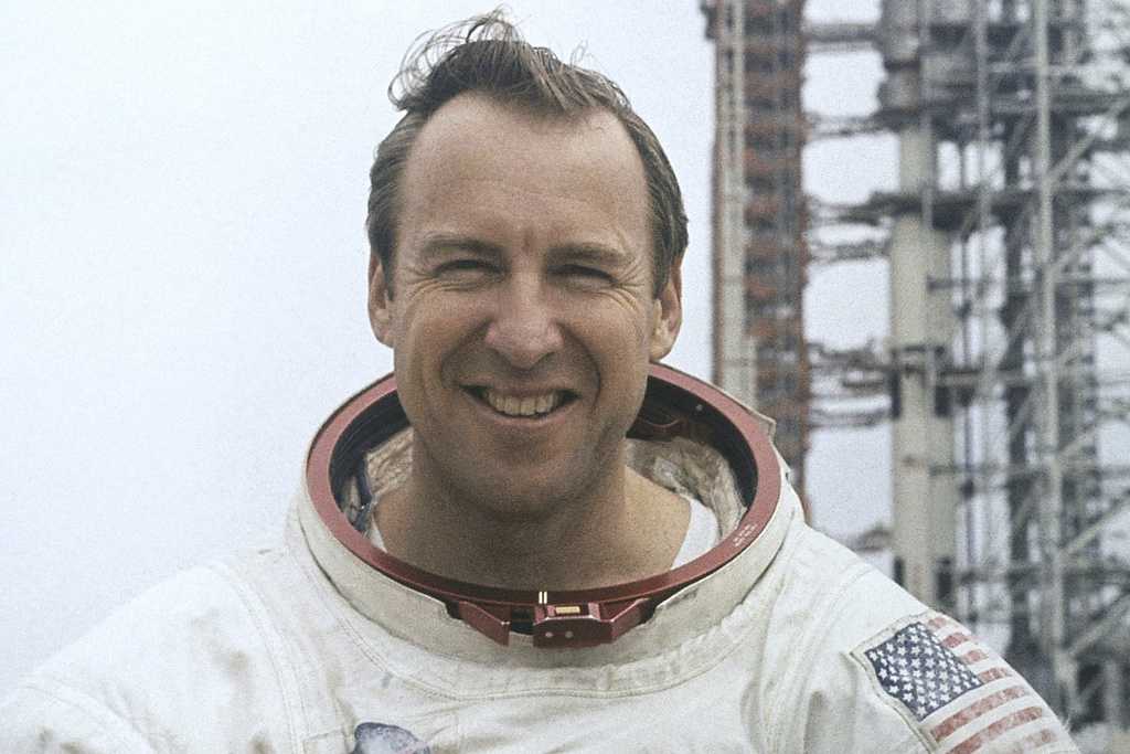 Apollo 13 moon mission leader James Lovell dies at 97