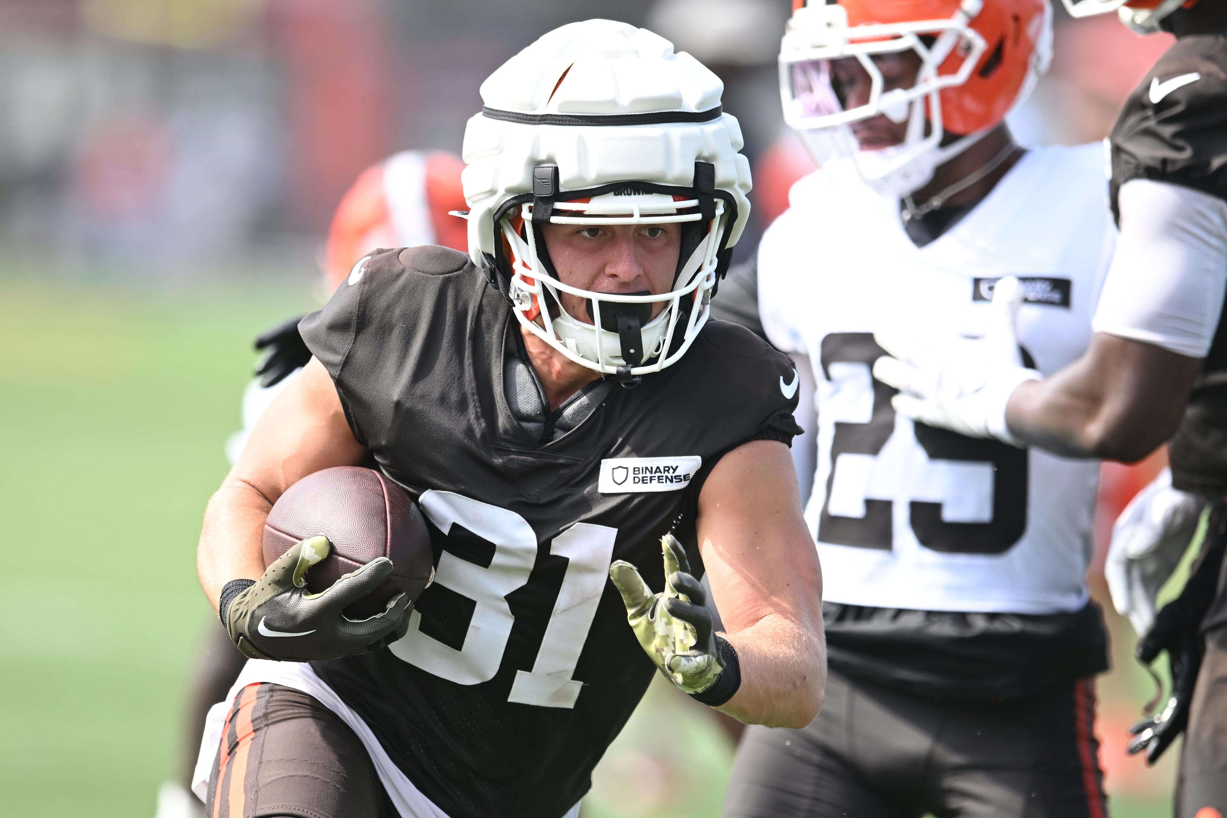 Browns continue dominance as Tyler Huntley finds Cade McDonald for 6