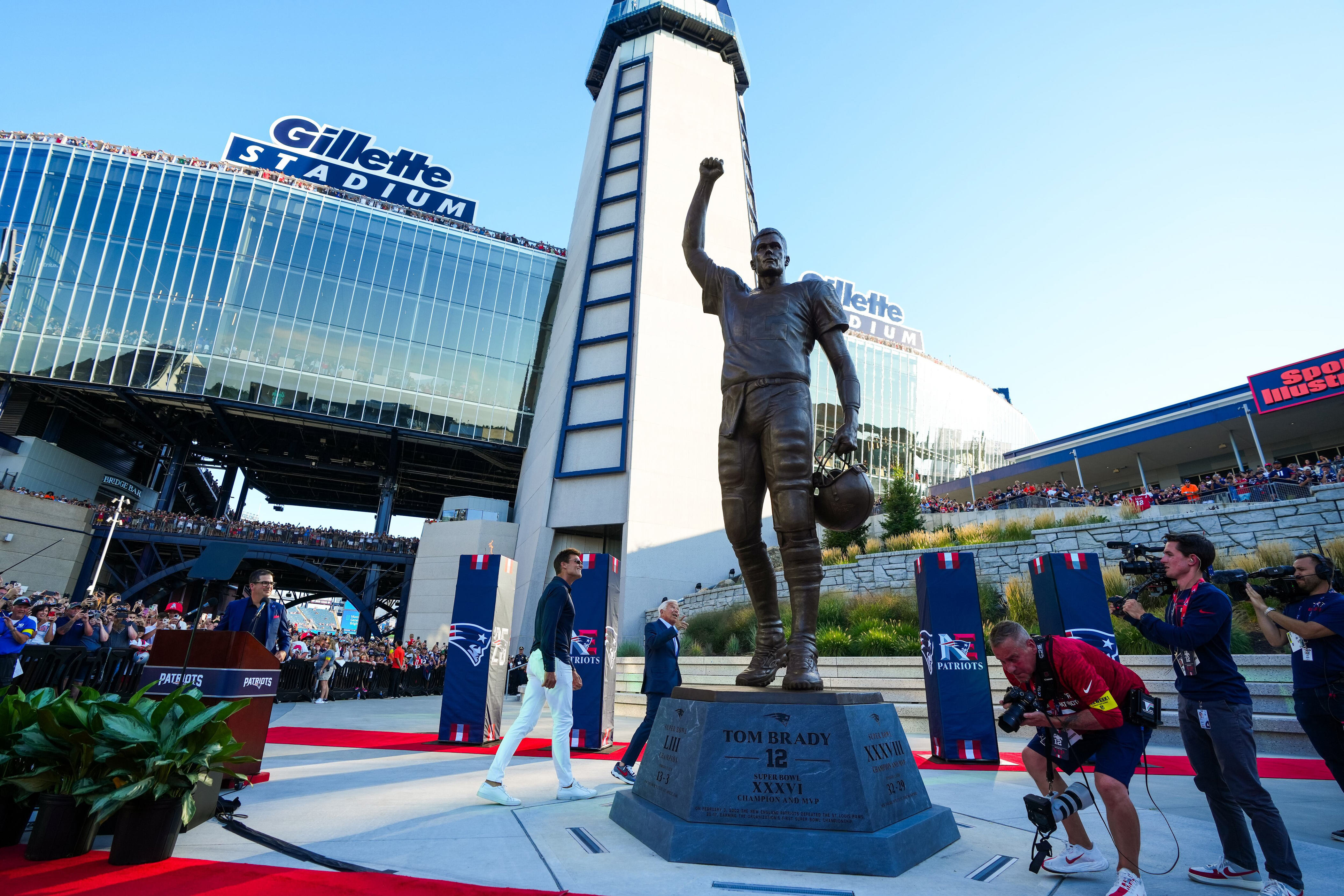 FOREVER IMMORTALIZED: Patriots officially unveil 17-foot-tall bronze ...