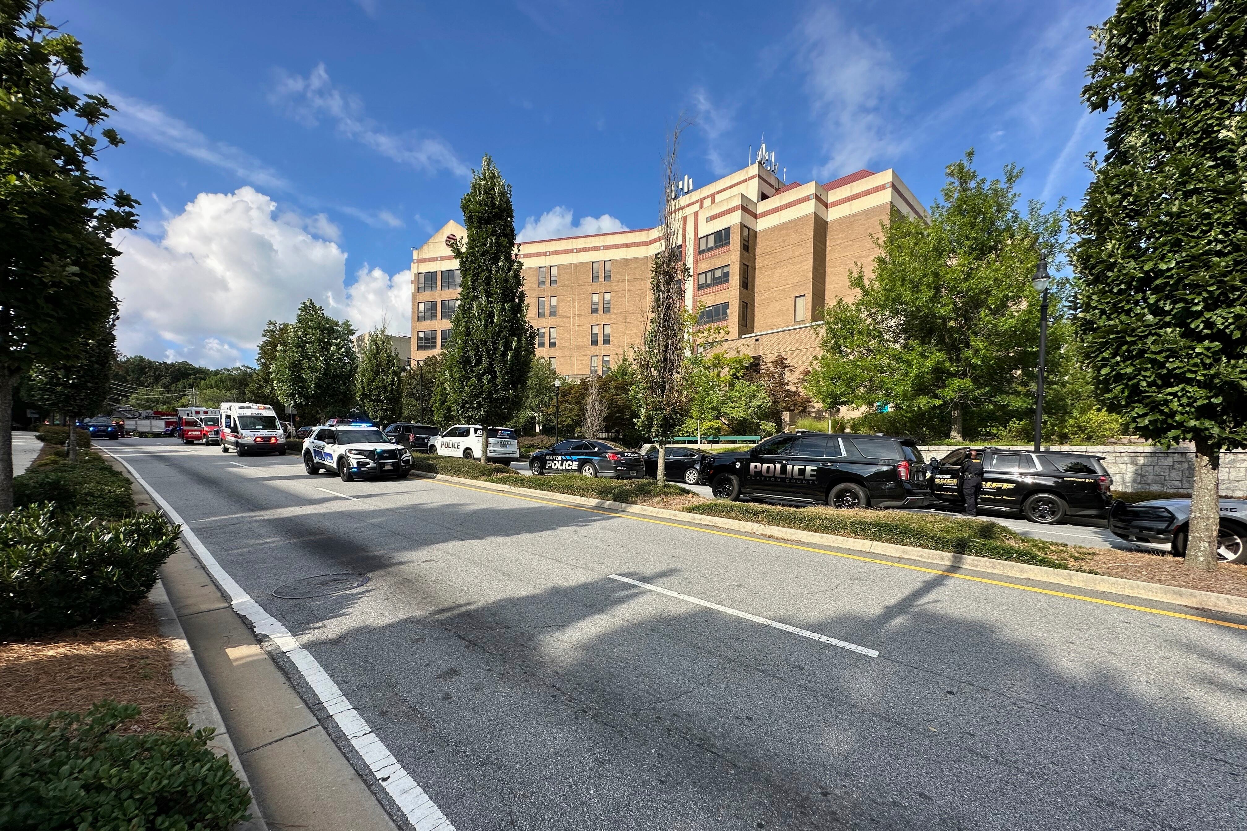 Emory Atlanta University shooting: Suspect, DeKalb officer dead ...