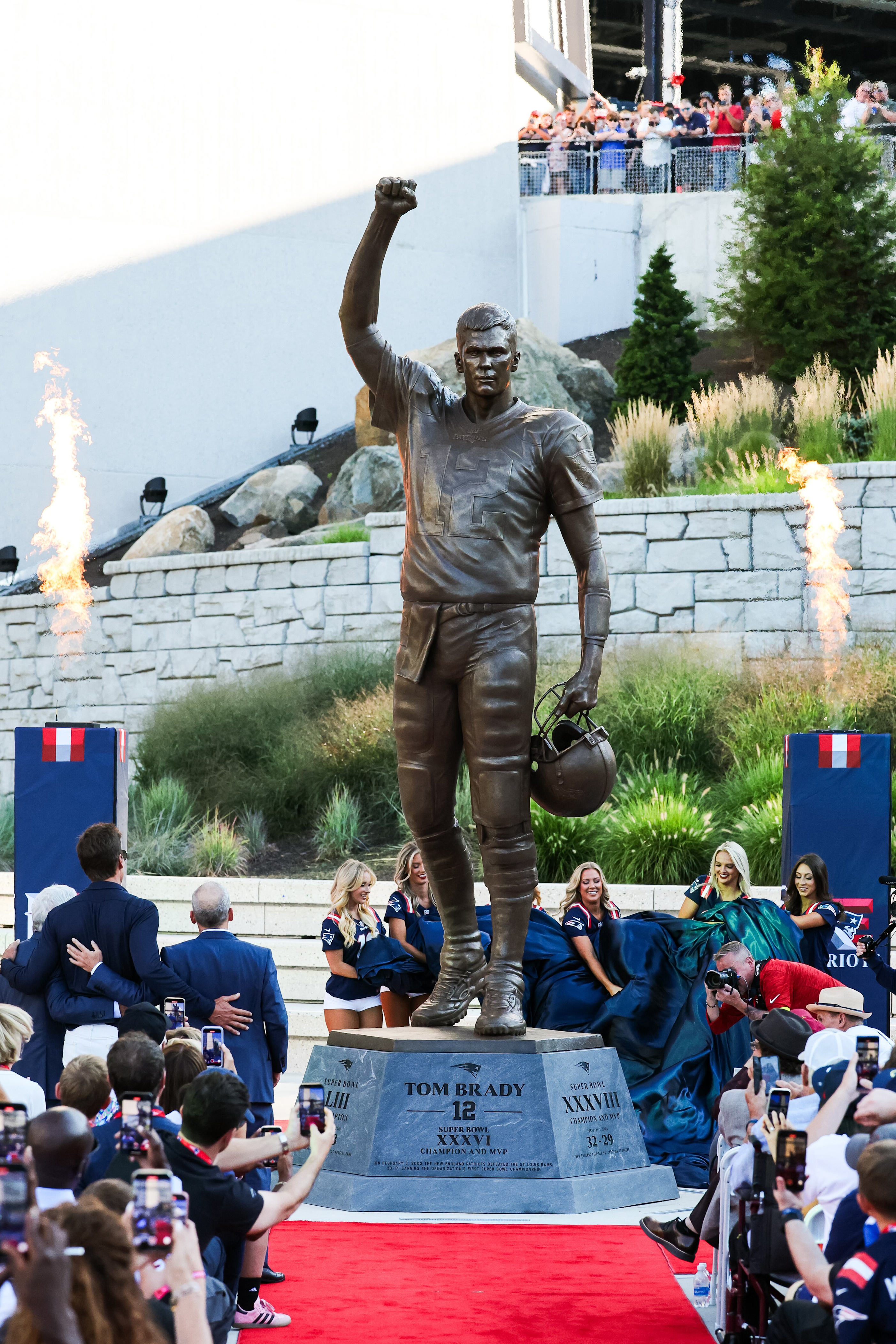 FOREVER IMMORTALIZED: Patriots officially unveil 17-foot-tall bronze ...